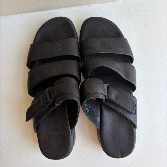 Easy Spirit | Shoes | Easy Spirit Black Sandals With Ergonomic Footbed ...